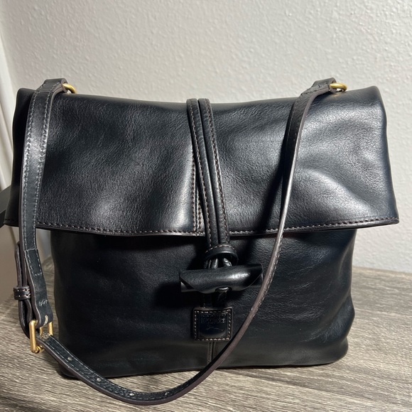 Dooney & Bourke | Bags | Dooney Bourke Black Florentine Leather Medium ...